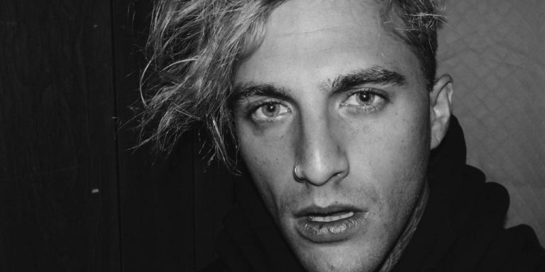 Johnny Stevens de Highly Suspect está aumentando su fama como Terrible ...
