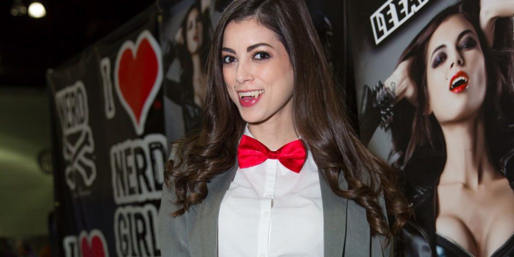 LeeAnna Vamp from 'Cosplay' Wiki, Husband, Age, Married, Net Worth ...