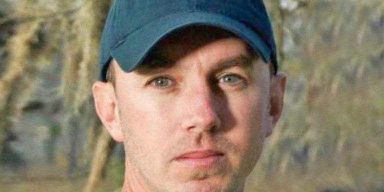Did Troy Landry's son from "Swamp People" die? Wiki: Family, House ...