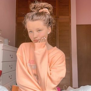 Young Mexican Actress Isabella Tena: Age, Appearance, Family