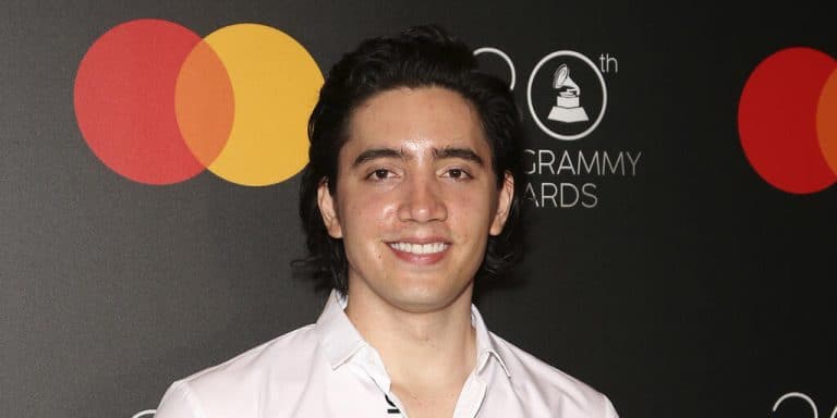 What is Alex Fernández Jr. Famous for? His Age, Wife, Parents