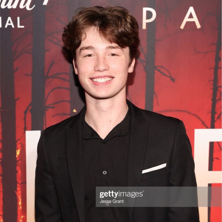 What shows is Owen Holt in? His Age, Height, Siblings, Net Worth