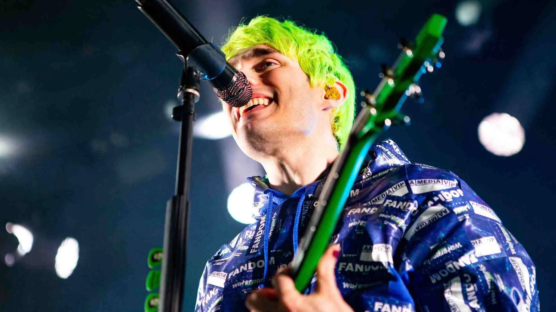 What did Awsten Knight do? His Age, Height, Dating, Net Worth